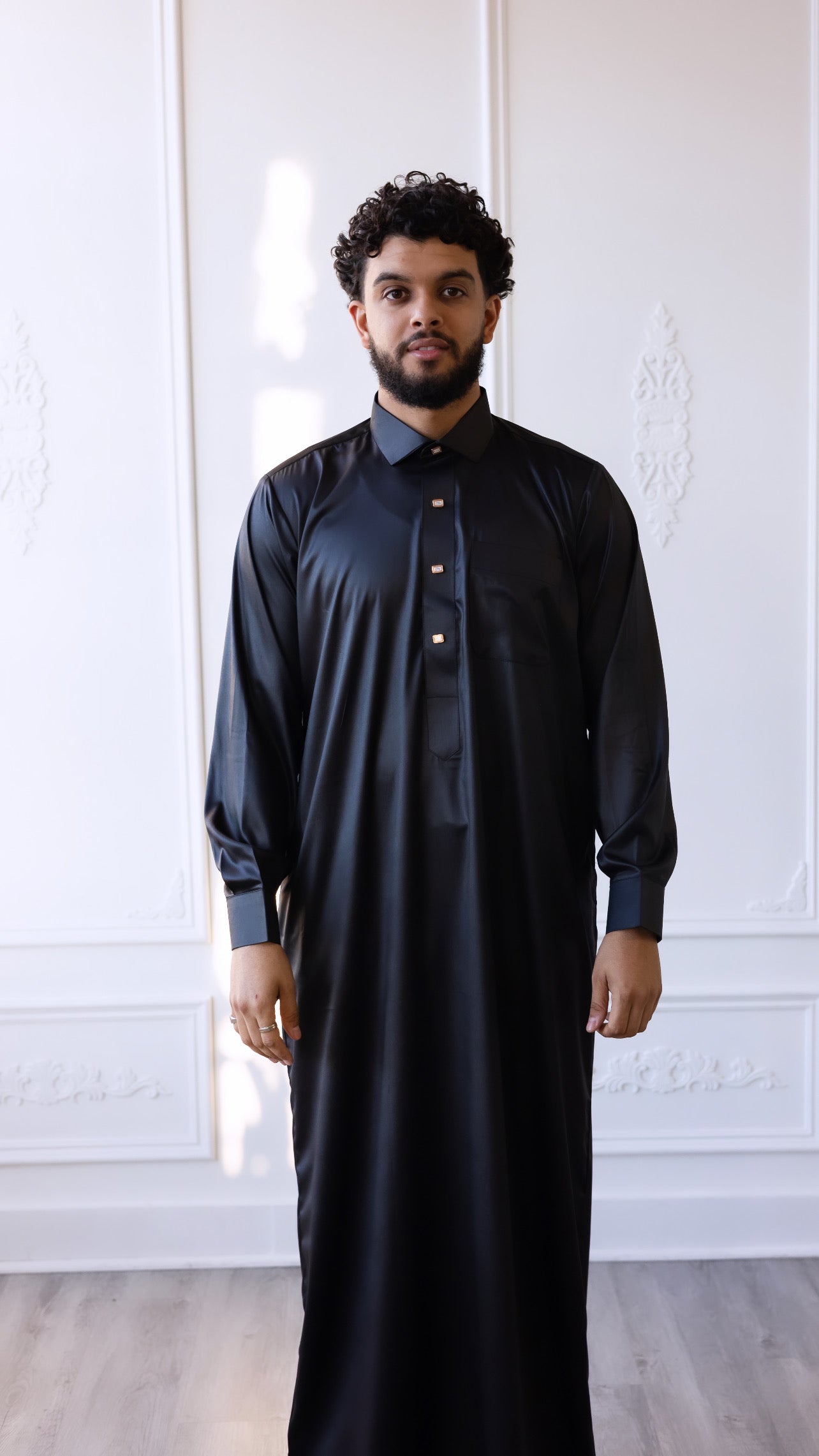 Omar Collection - Saudi Collar Thobe with Golden Buttons - Noir (B33 B