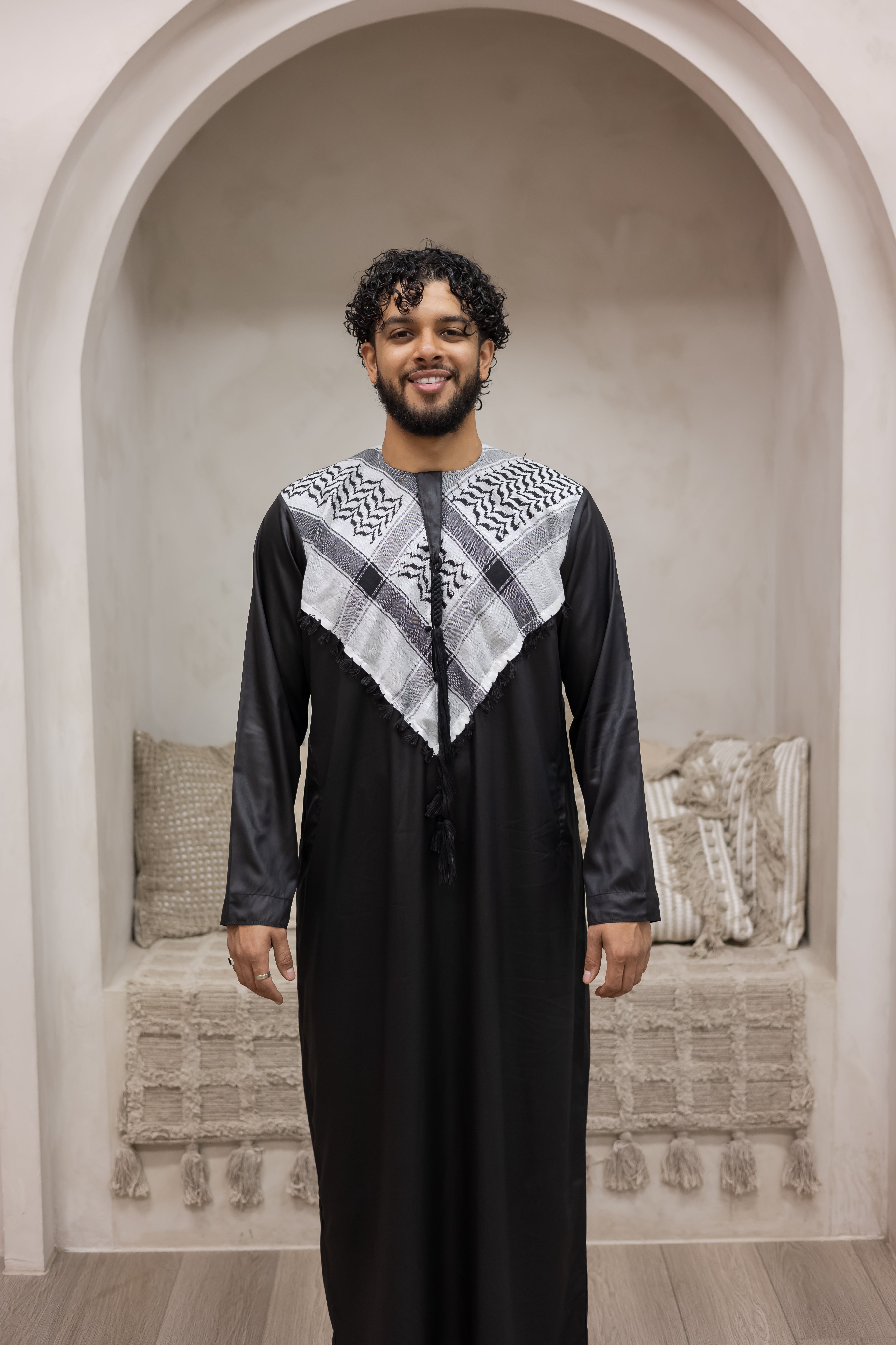 Palestinian Style Emirati Thobe with Shemagh / Keffiyeh / Imamah Desig